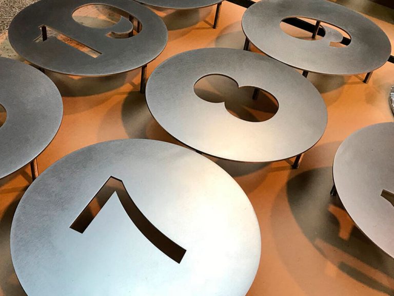 Carteles, Letras y Letreros en Metal Cortado a Láser